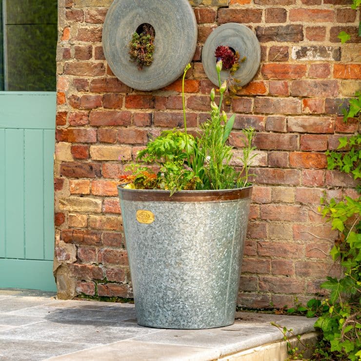 Buy Wootton Vintage Metal Tub Planter | Foras Stone